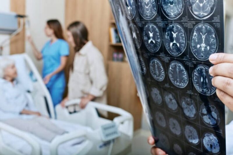 Incidencia y pronóstico del accidente cerebrovascular post TAVI a corto ...